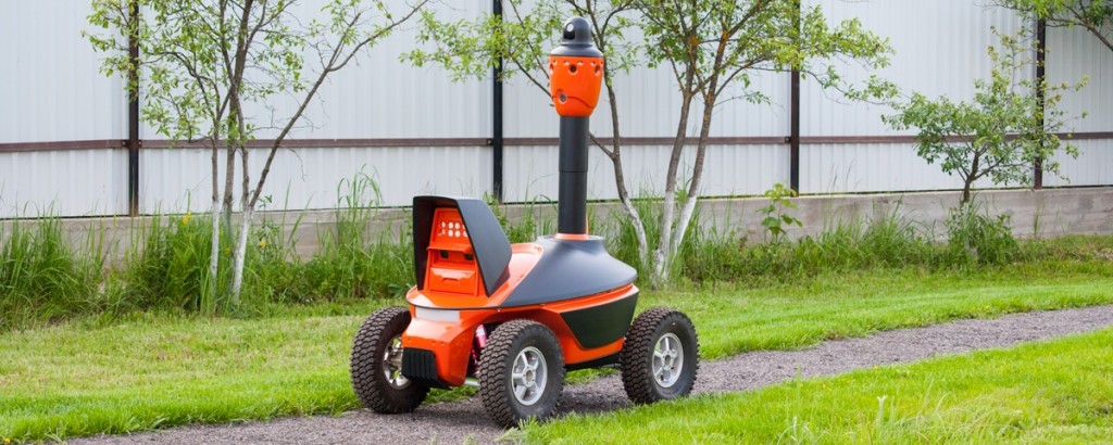 Security robots outdoor patrolling, video & thermal surveillance for ...