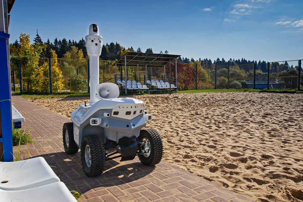 Security robots to detect intrusion into theme and amusement parks at night